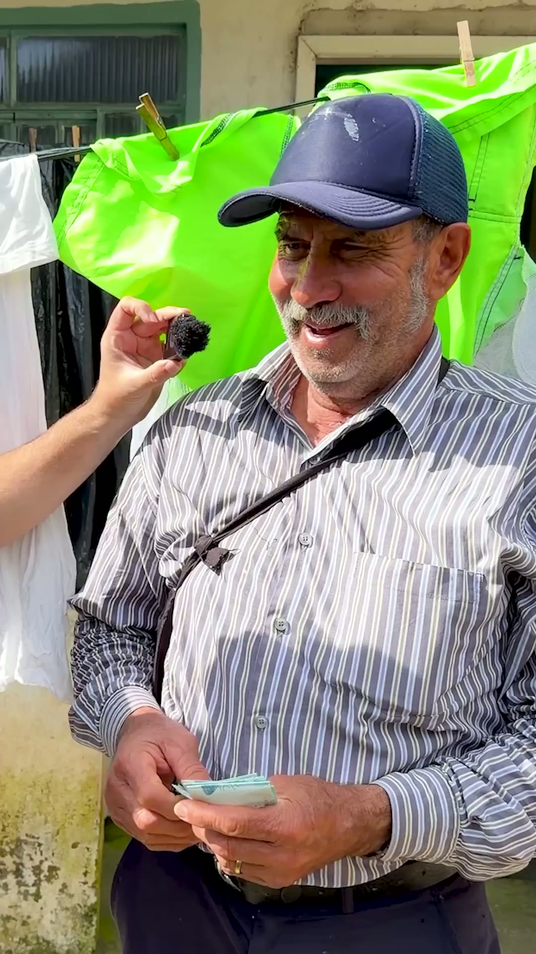 Por R$500 você lava a minha roupa?