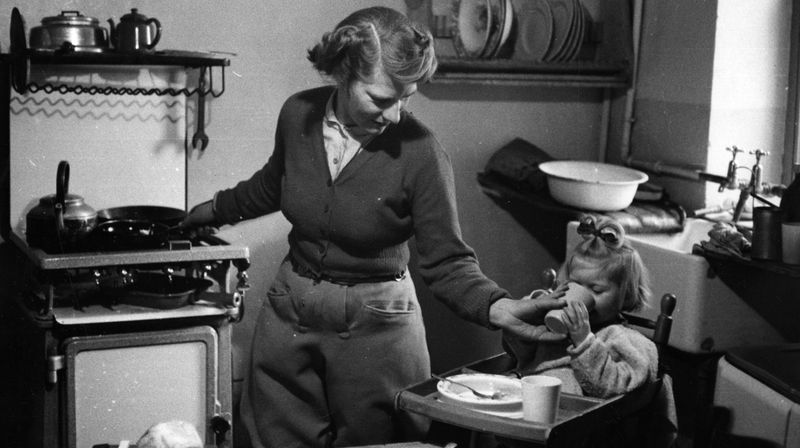 10 frugal food habits from the 1960s worth bringing back