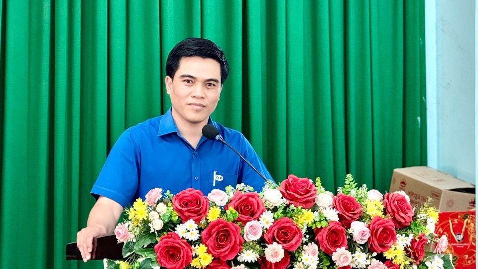 Tổ chức tài chính vi mô CEP trao 11.072 phần quà Tết