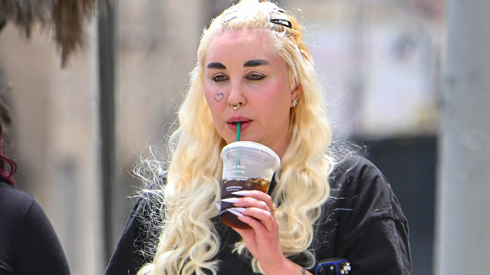 Amanda Bynes debuts new hand tattoo weeks after 28-pound weight loss reveal