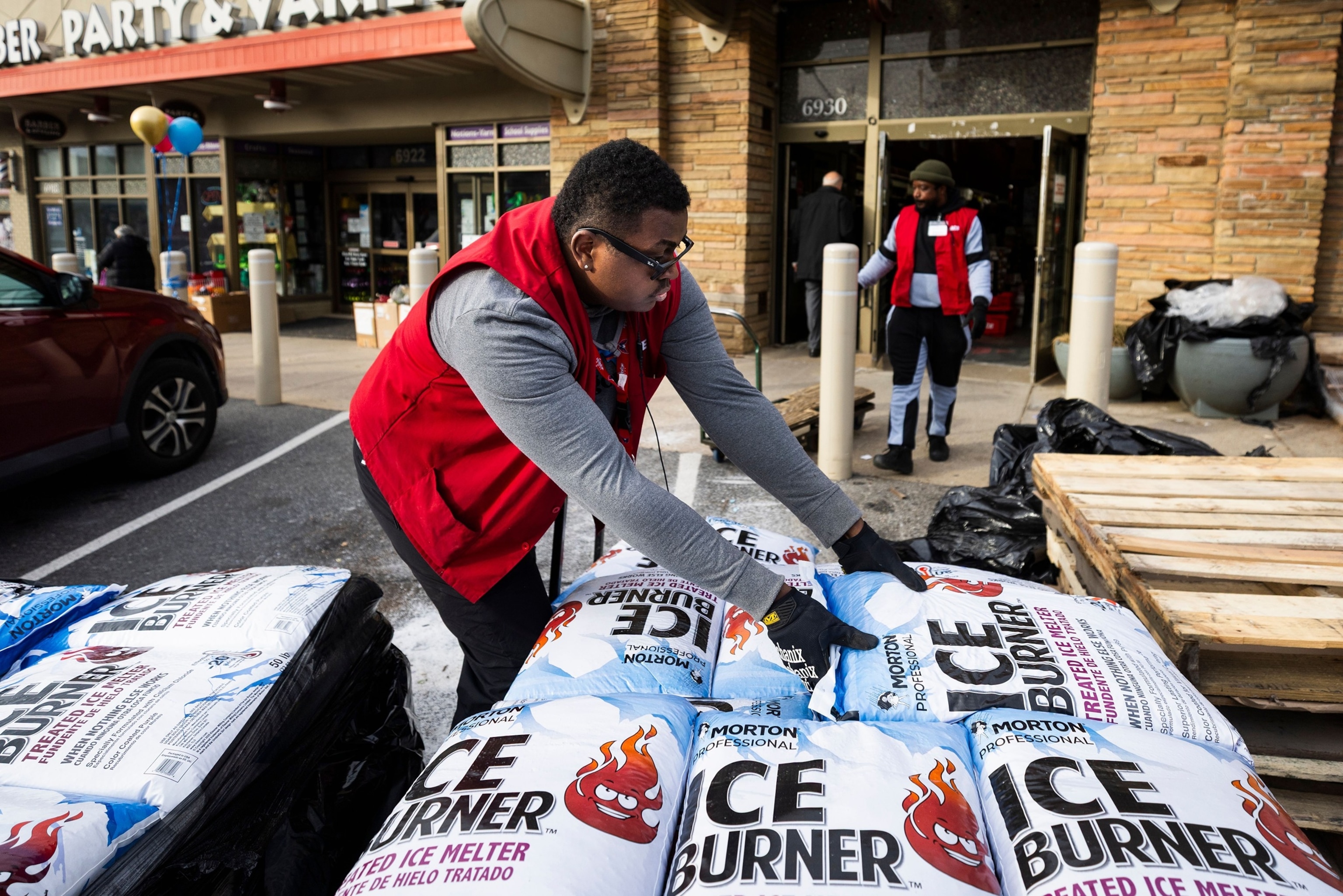 Winter storm live updates: State of emergency in 18 states, canceled ...