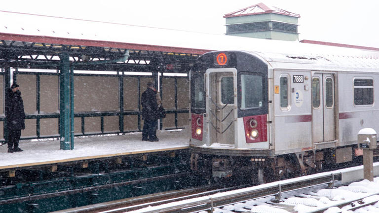 NYC snow won't stop MTA subways, buses from running this weekend ...