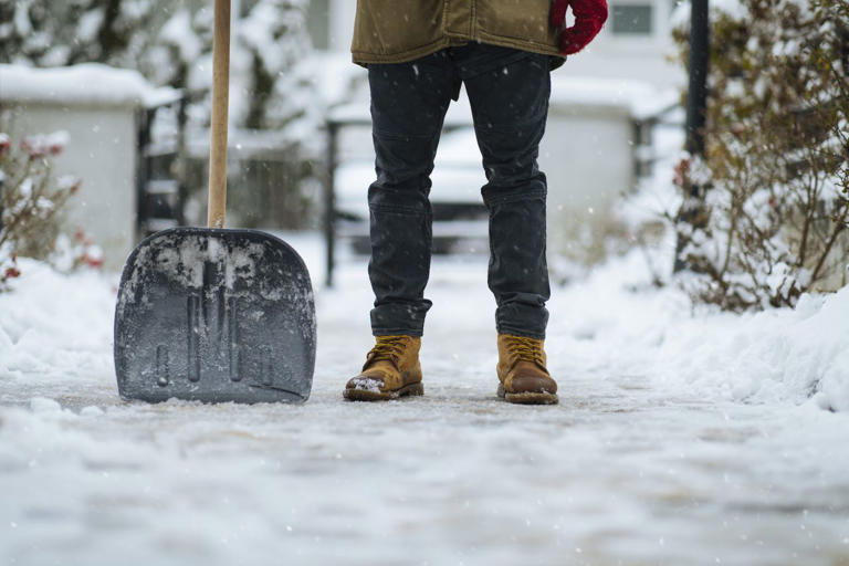 Should you ask your neighbor before shoveling their sidewalk? An expert ...