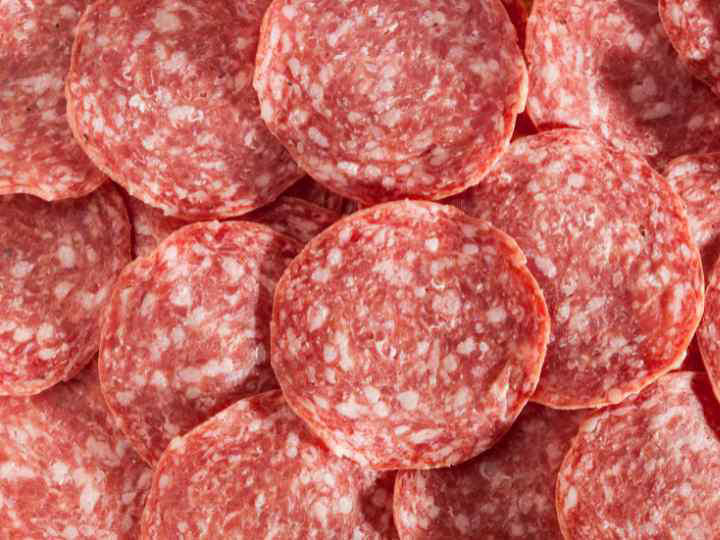 ¿Qué es el salami? Conoce cómo se elabora este embutido