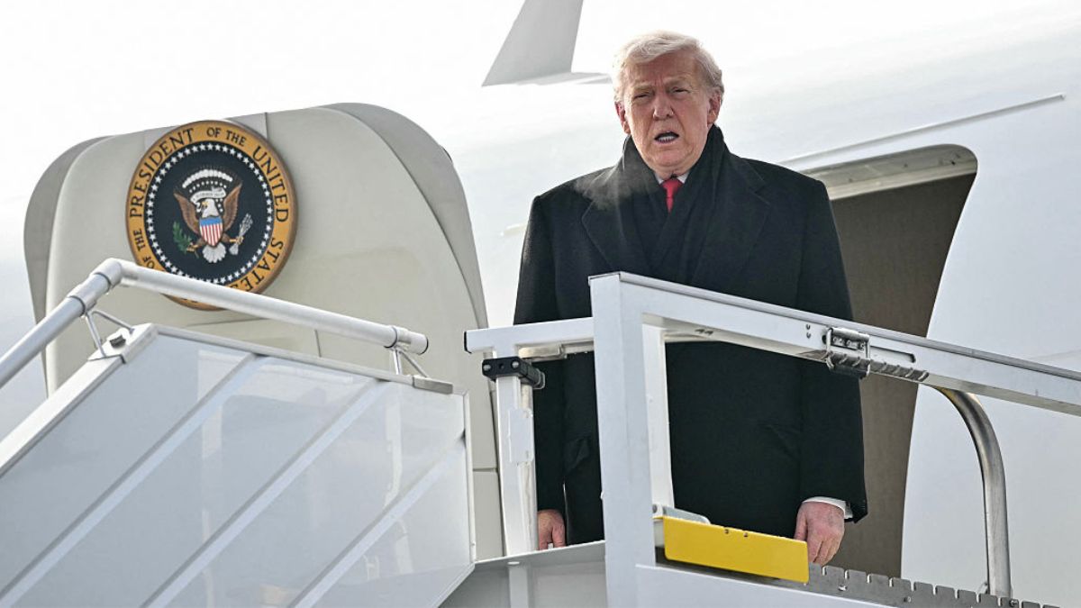 ‘This is Way He Should ALWAYS be Greeted’: Trump Is Back From Davos ...