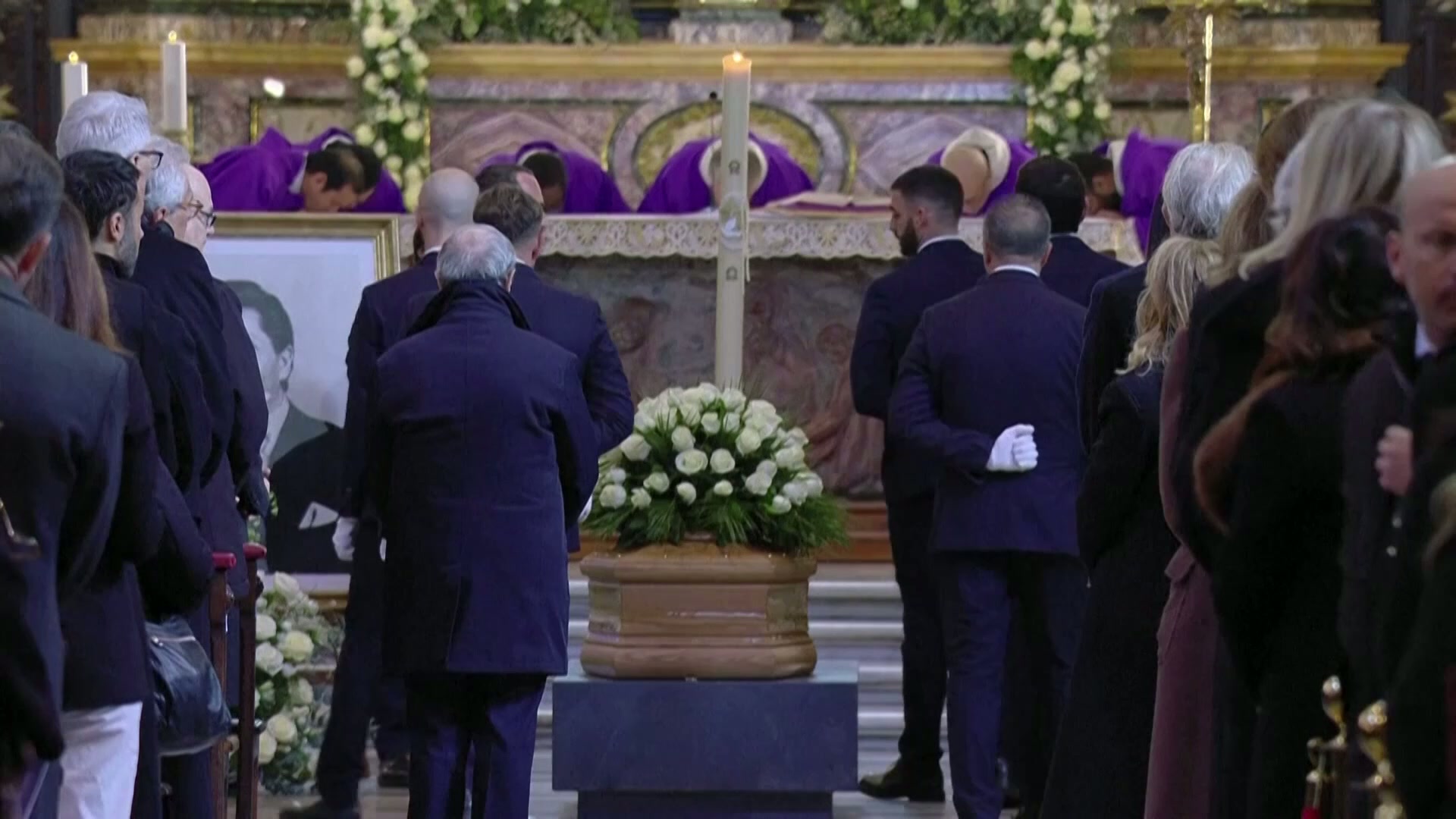 Anne Hathaway and Donatella Versace among mourners at Valentino's ...