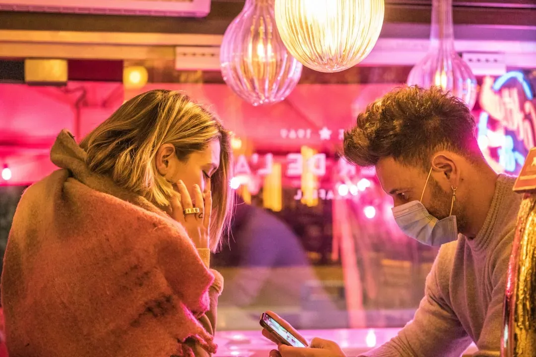5 dating habits that shift power without playing hard to get