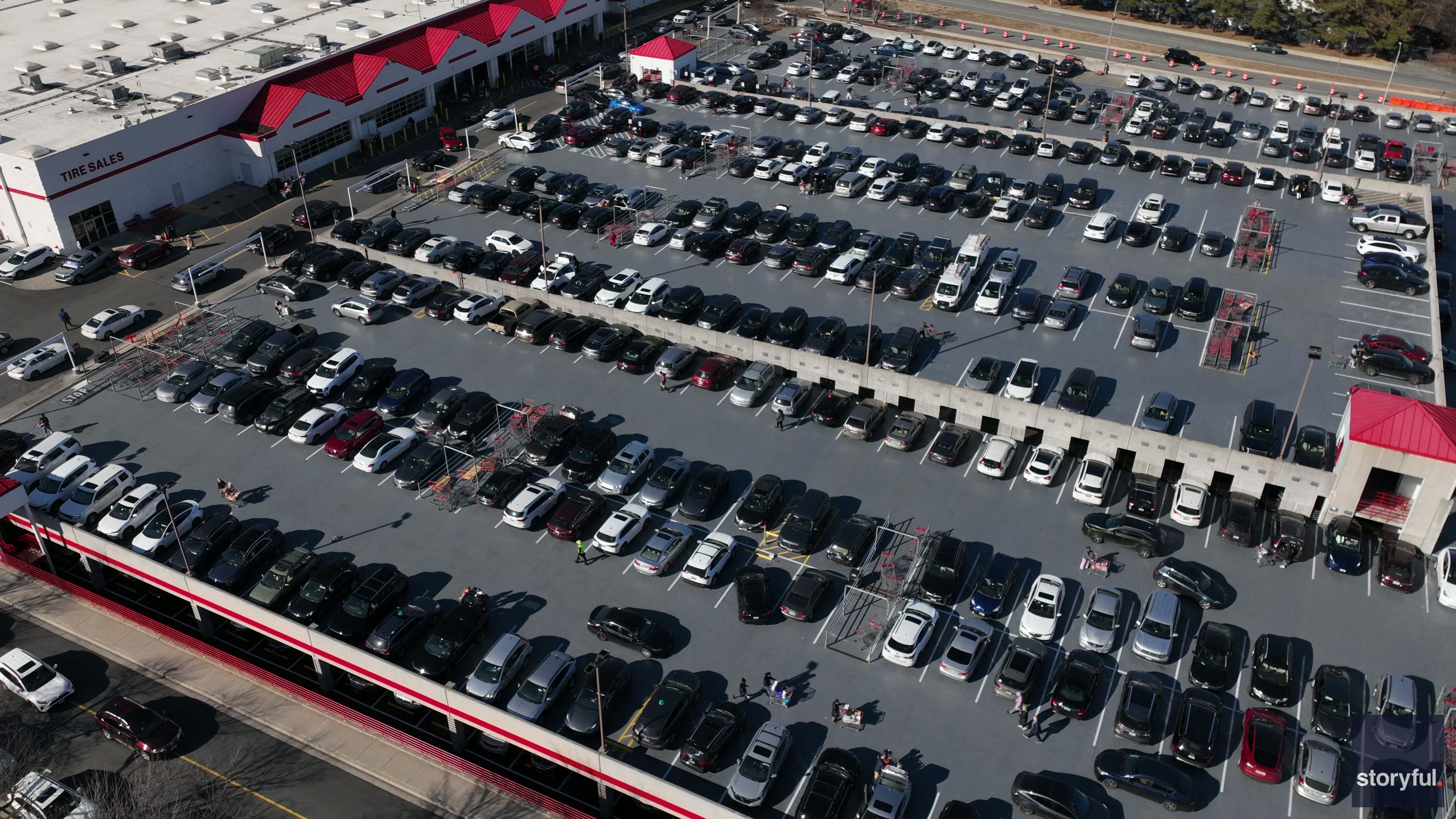 Timelapse shows busy Costco parking lot ahead of major winter storm
