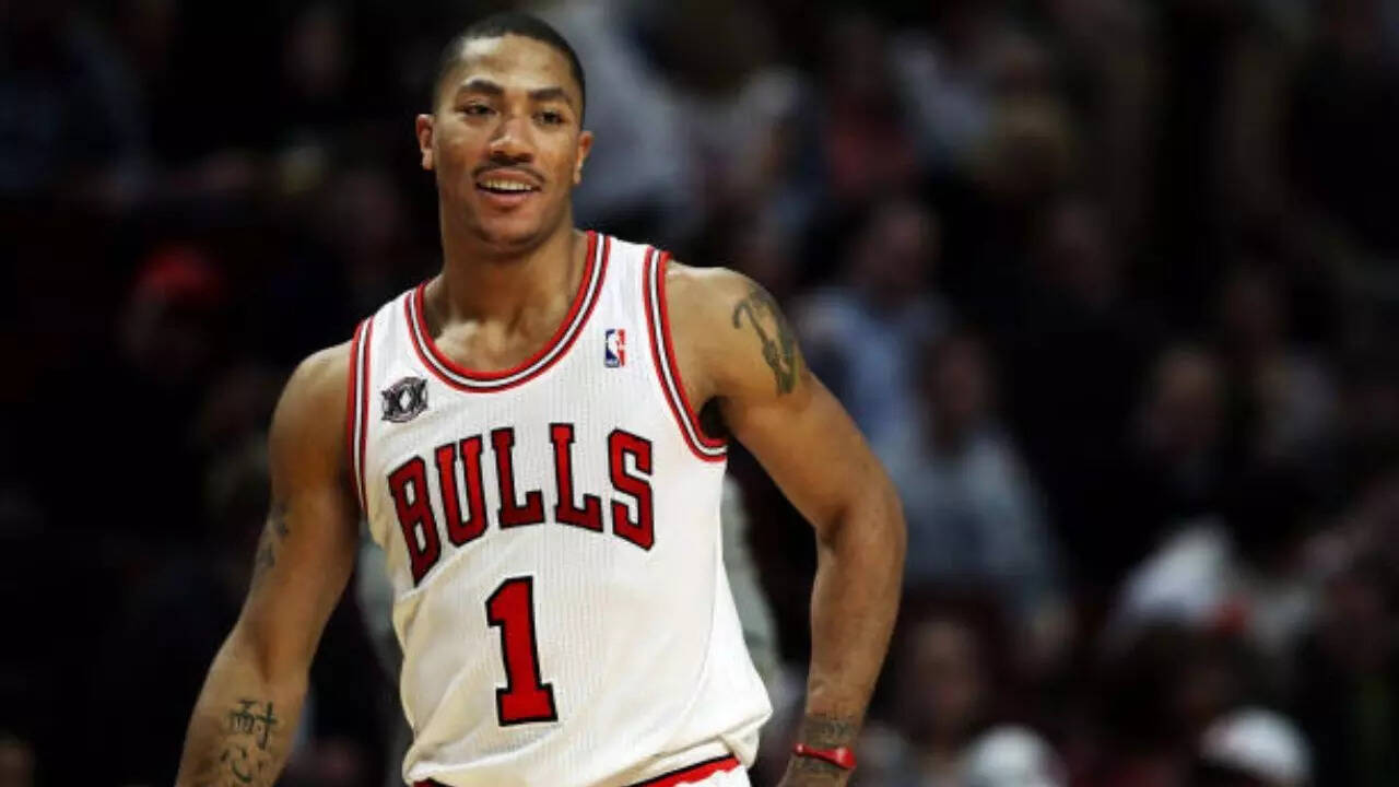 Former NBA legend Derrick Rose receives heartfelt banner tribute from ...