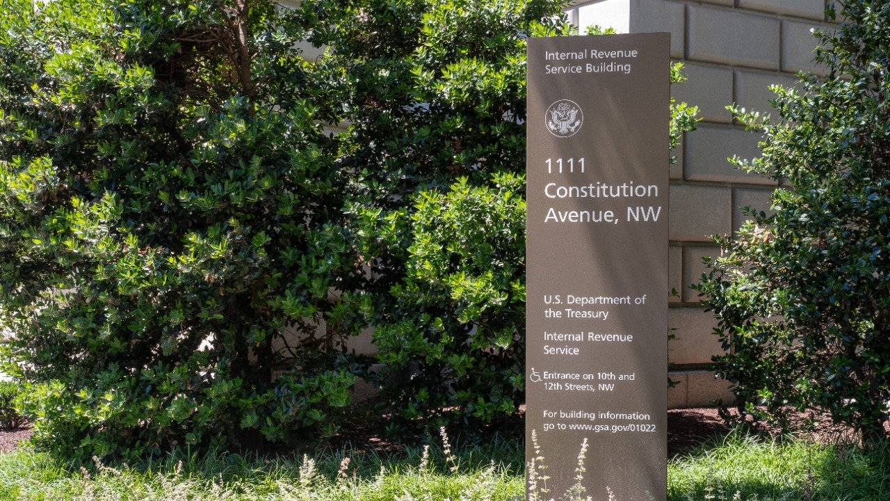 IRS quietly lets some file early if they made $89,000 or less this year