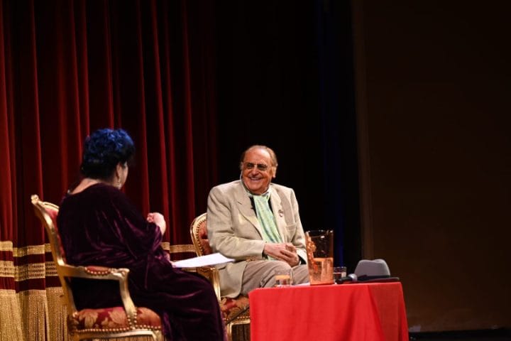 Renzo Arbore da Marisa Laurito ricorda lo scherzo di Luciano De ...