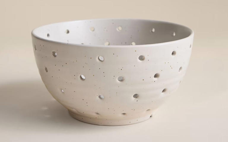 8 of the most aesthetic colanders for your kitchen