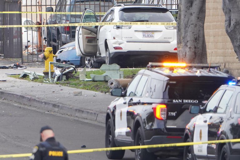 San Diego police shoot suspect after chase ends in crash in La Presa