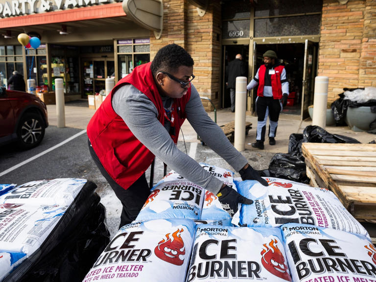 Winter storm live updates: At least 17 states declare state of emergency
