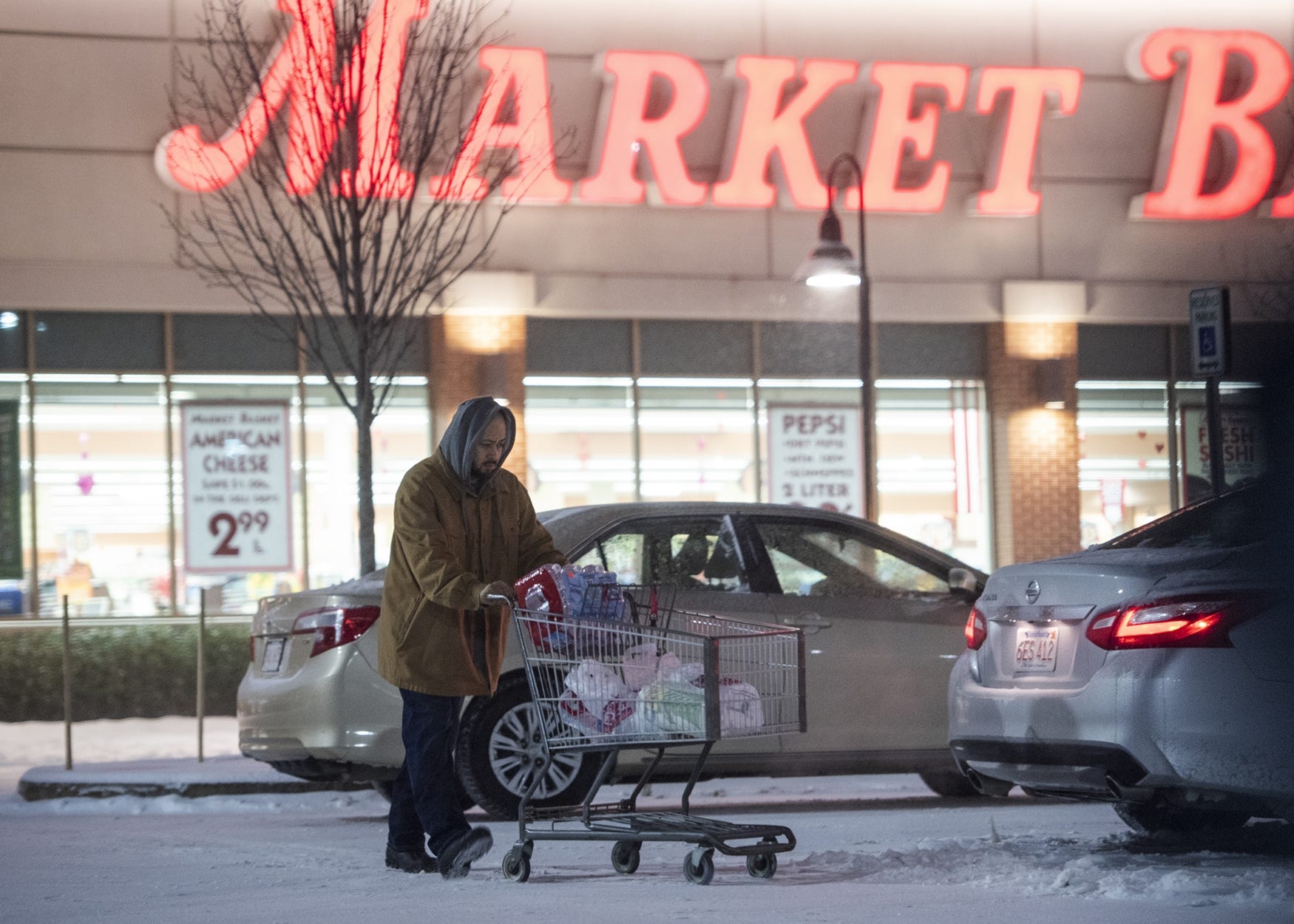 Major New England grocery store plans to close early Jan. 25 due to snow