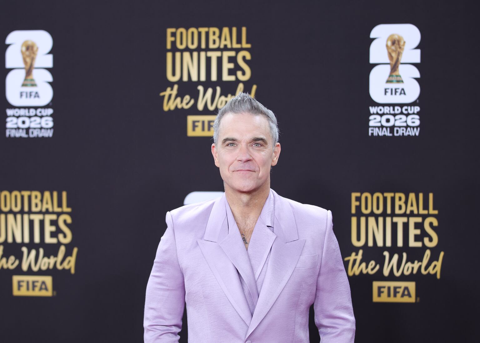 Robbie Williams overtakes the Beatles with album record