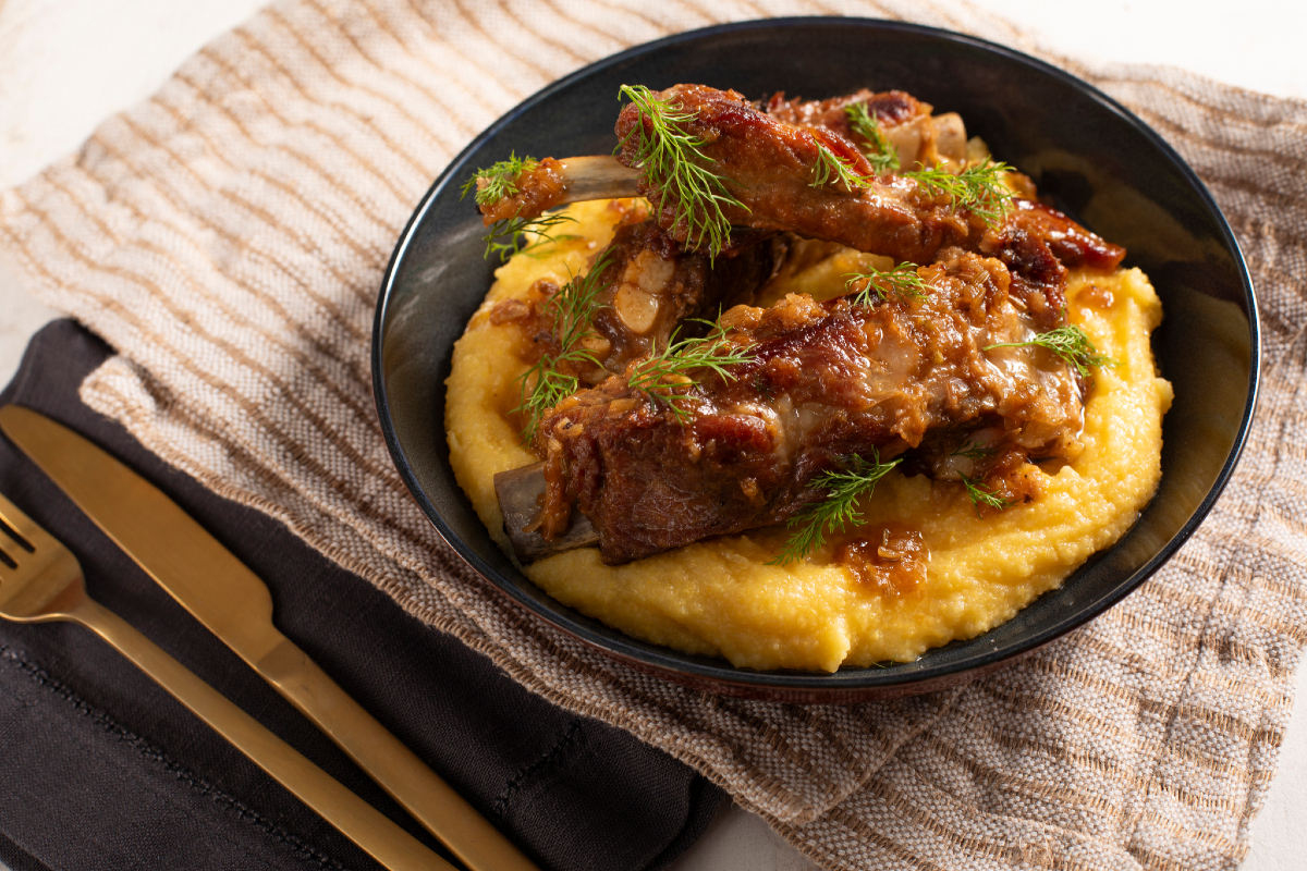 Pork ribs with white wine and wild fennel