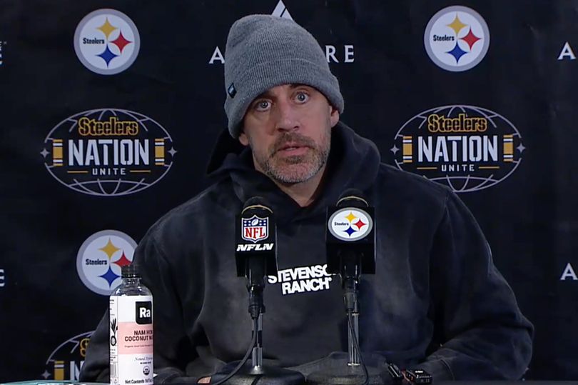 Brett Favre poses Aaron Rodgers question in retirement advice to former ...