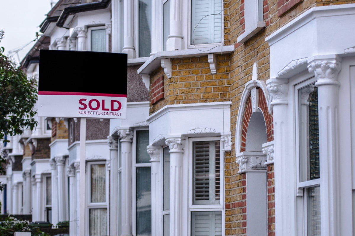 'Stranger Things' star and pop singer sell NYC pad at a discount amid split