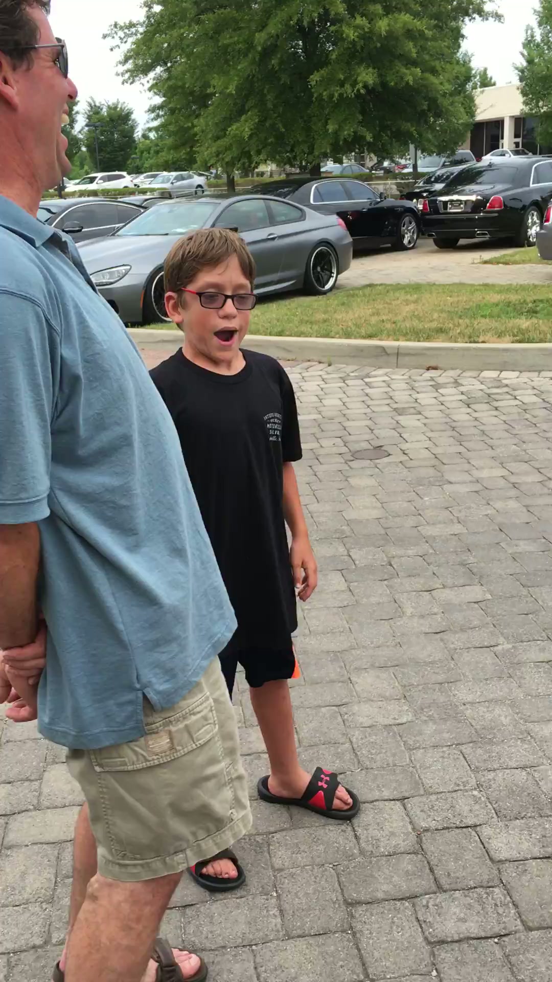 Loud Corvette Z06 exhaust scares little kid - his reaction is priceless