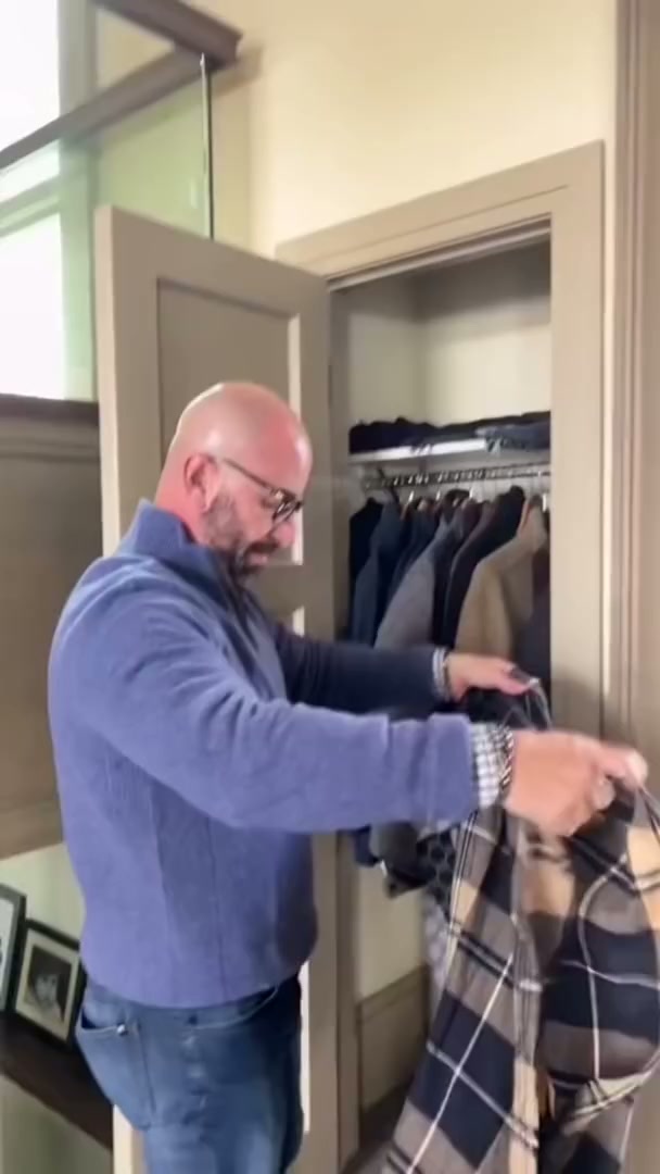 Hey dad, how do I wear a scarf?