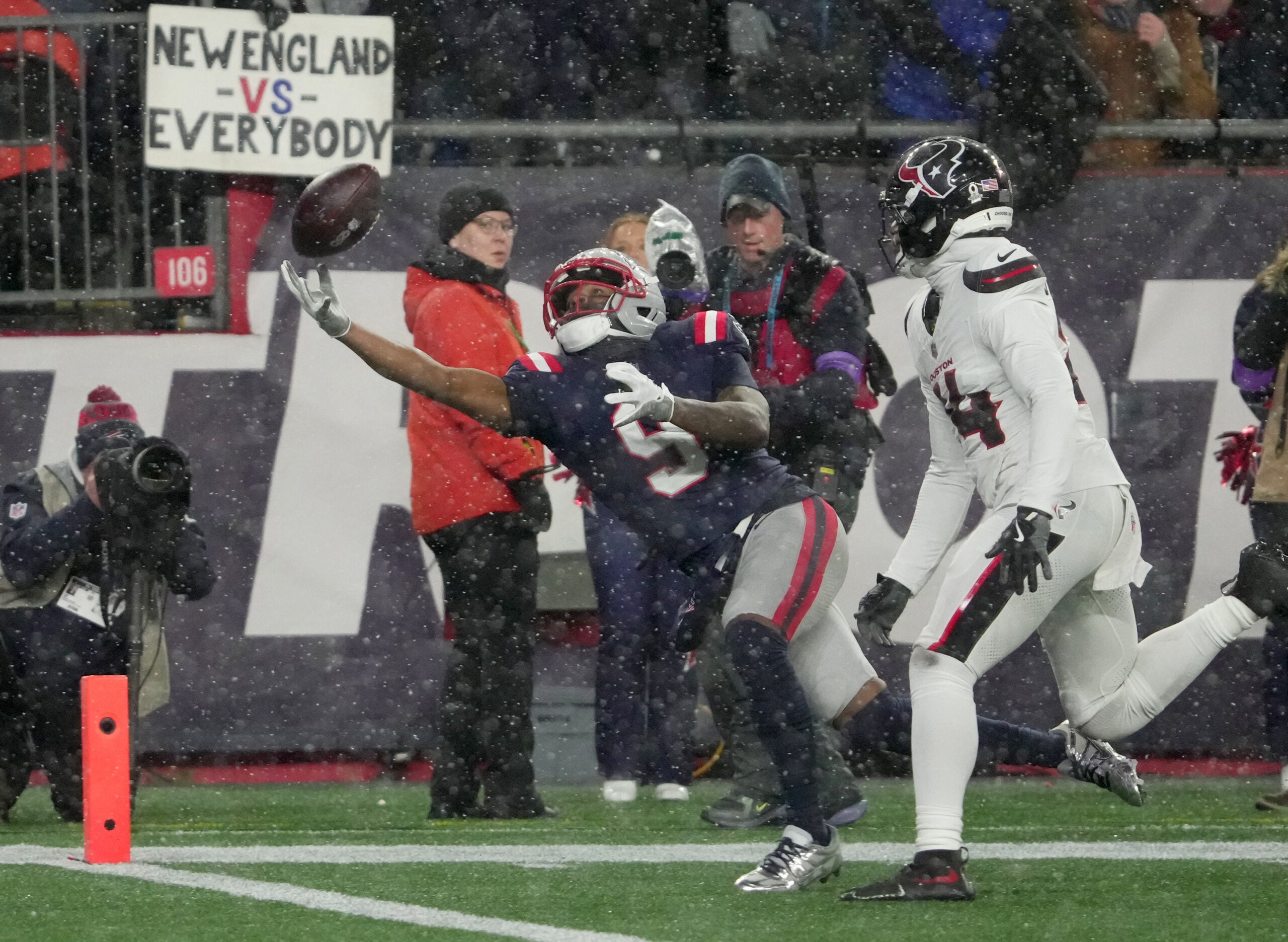 Patriots’ Kayshon Boutte hasn’t really thought about if his one-handed ...