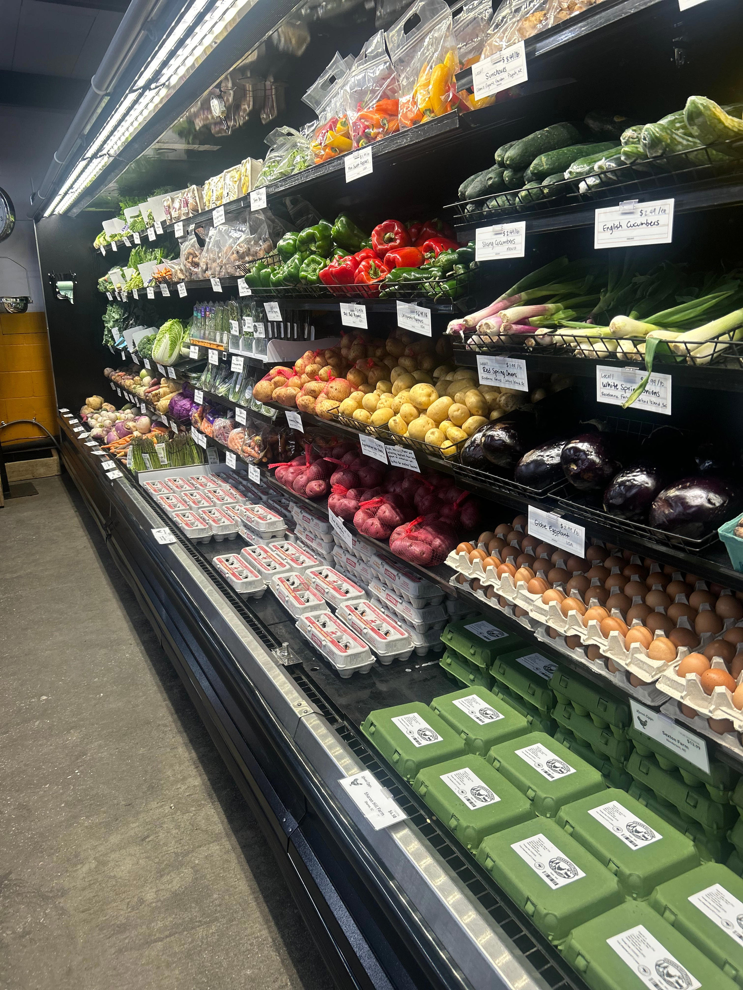 Dave's Marketplace closing all RI stores early due to snow