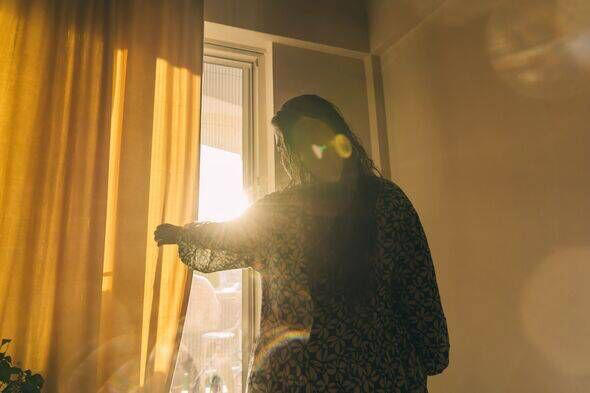 Households urged to keep curtains closed as temperatures plummet below ...