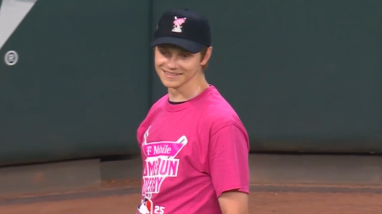 We just saw a kid rob a home run in the Home Run Derby