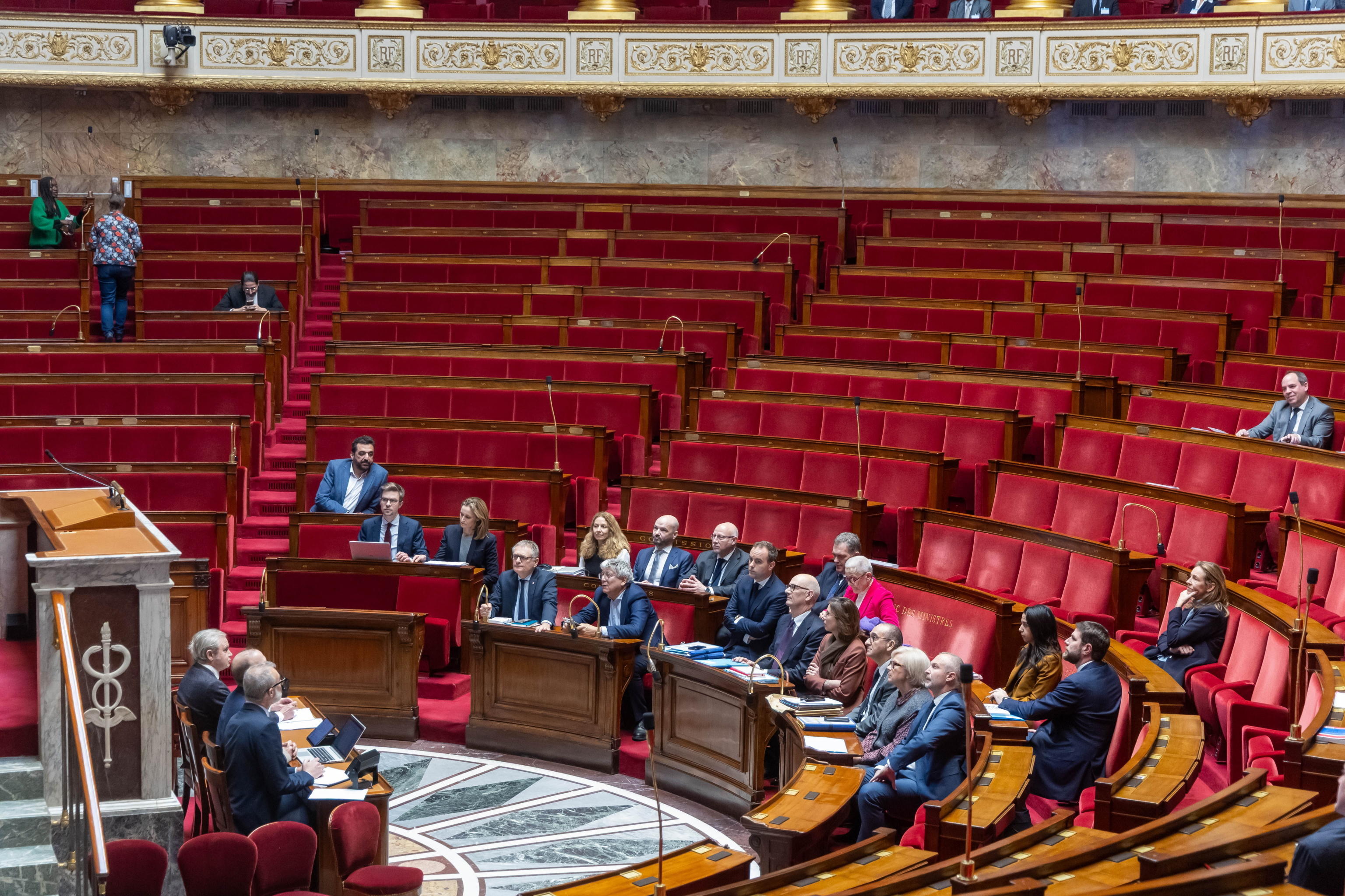 Francia, Lecornu mette la fiducia sulla manovra, nuove mozioni di sfiducia