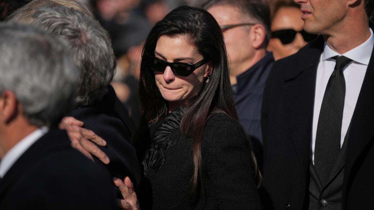 Stars say final goodbye to fashion icon Valentino