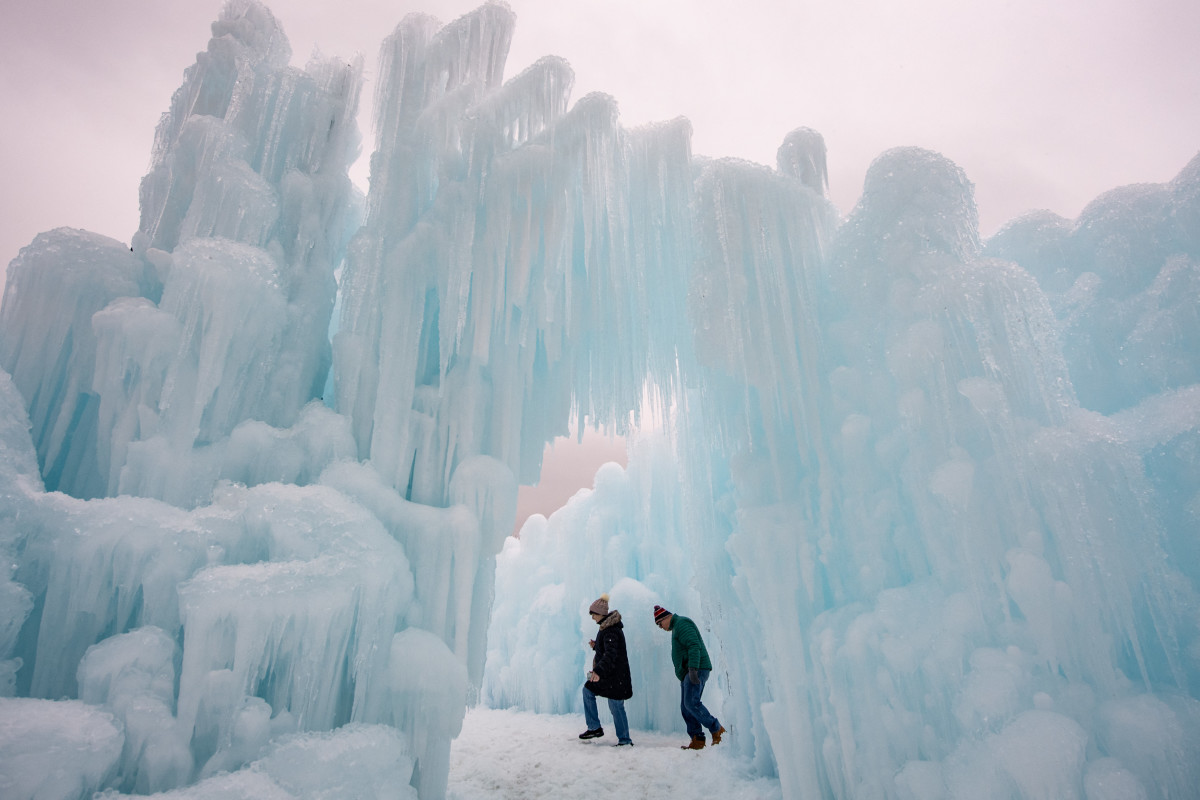 You likely never heard of the stunning Ice Castles attraction in this ...