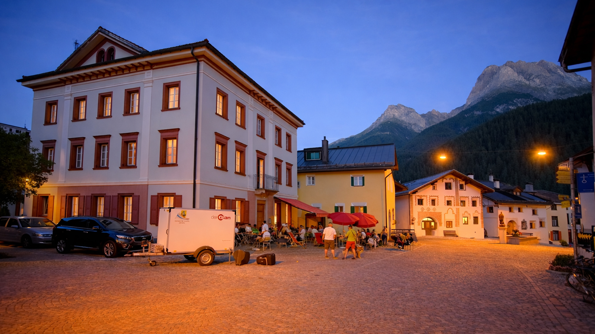 Evening walk through Scuol Switzerland alpine village (4K)