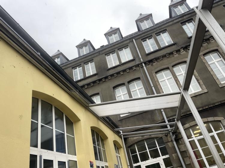 Tempête Ingrid : à Brest, le toit d’un préau d’école s’envole et ...