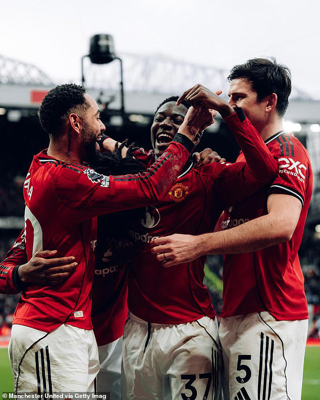 Why Michael Carrick is backing Kobbie Mainoo to get his Man United ...
