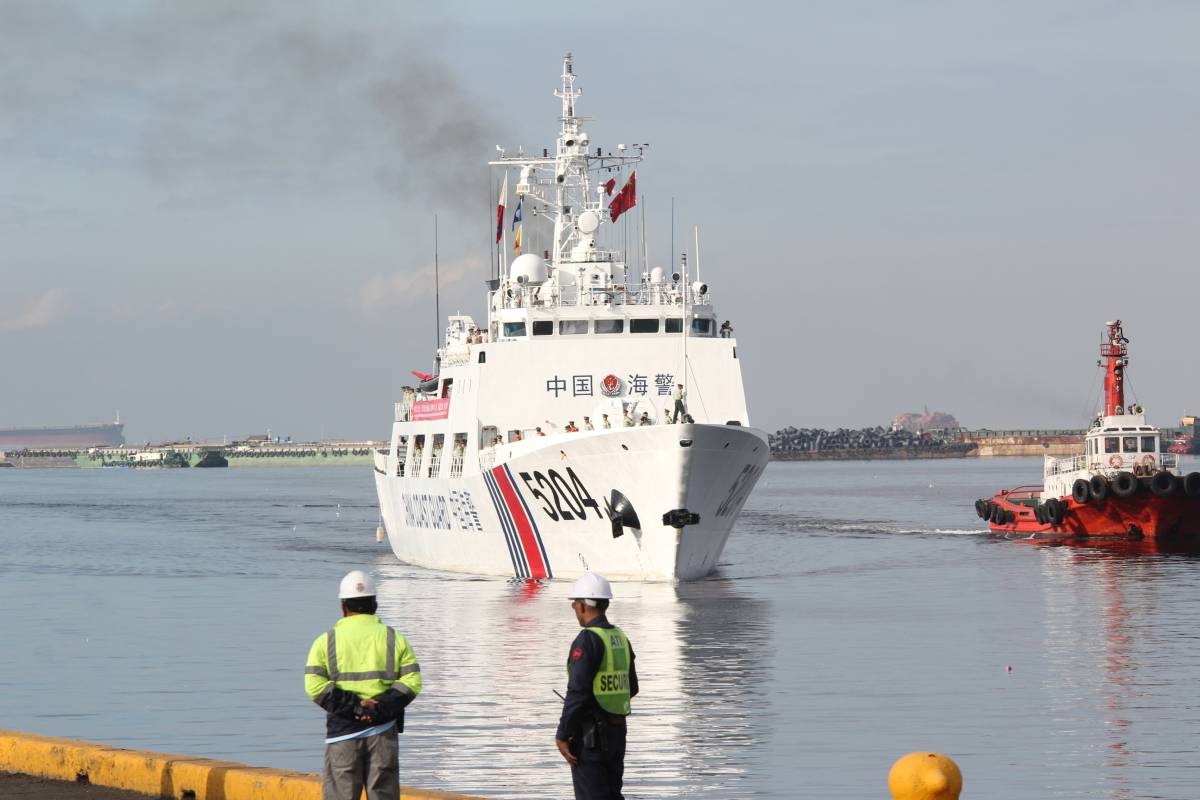 Chinese Coast Guard rescues Filipino crew of sunken ship
