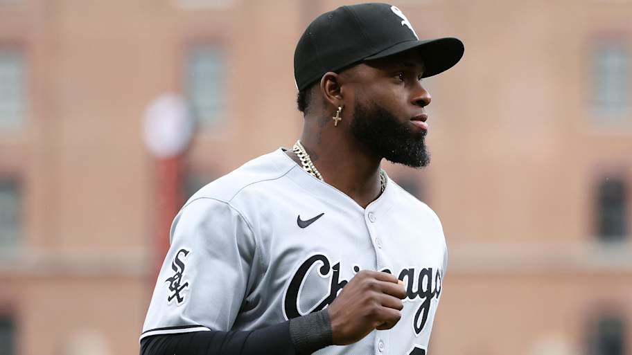 Luis Robert Jr. bids farewell to White Sox after trade