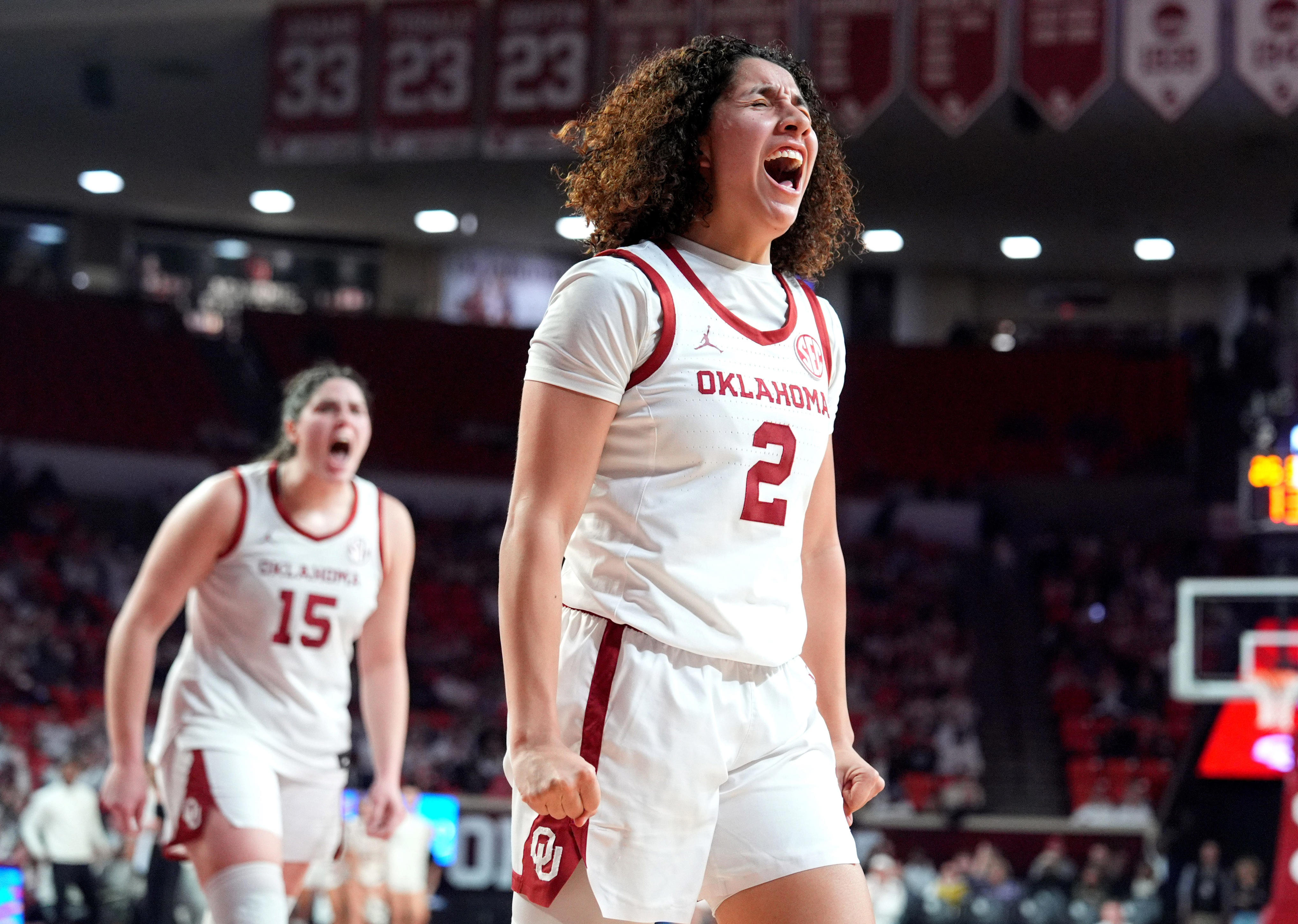 No. 16 Oklahoma knocks off Auburn on the road