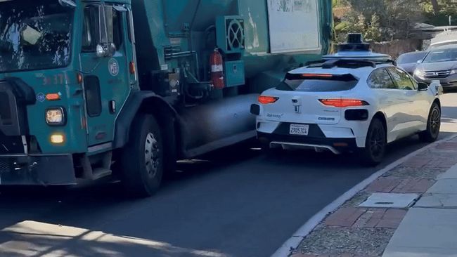 'I hate these things' - Cars come to a standstill as Waymo blocks ...