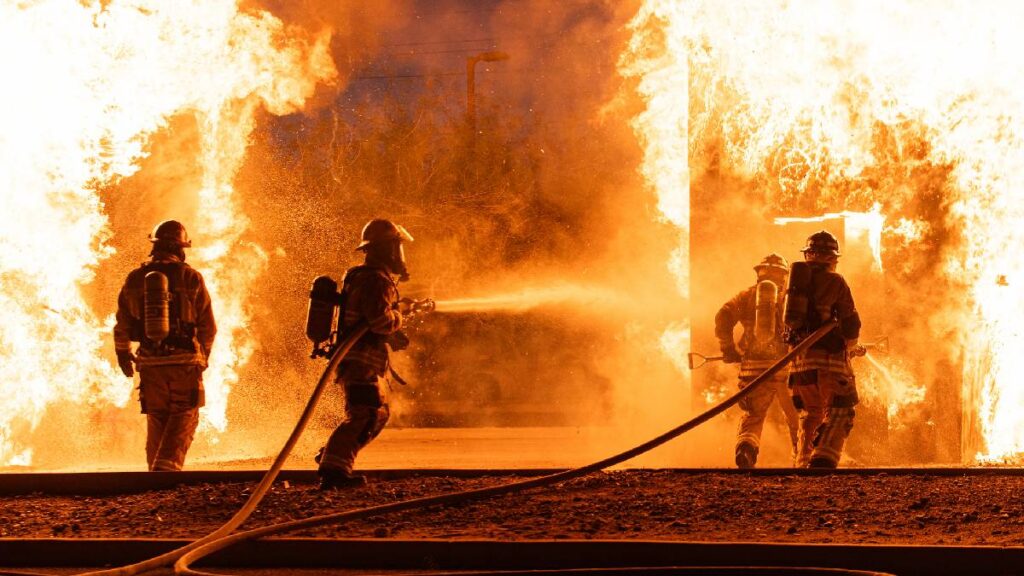 Explosión e incendio en maquiladora Spellman deja 3 bomberos muertos en ...