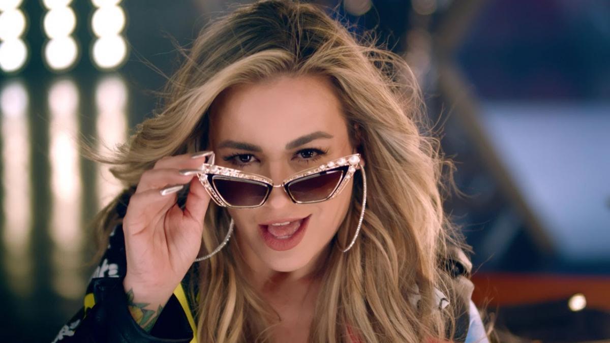 María José celebra cumpleaños de fan de 90 años