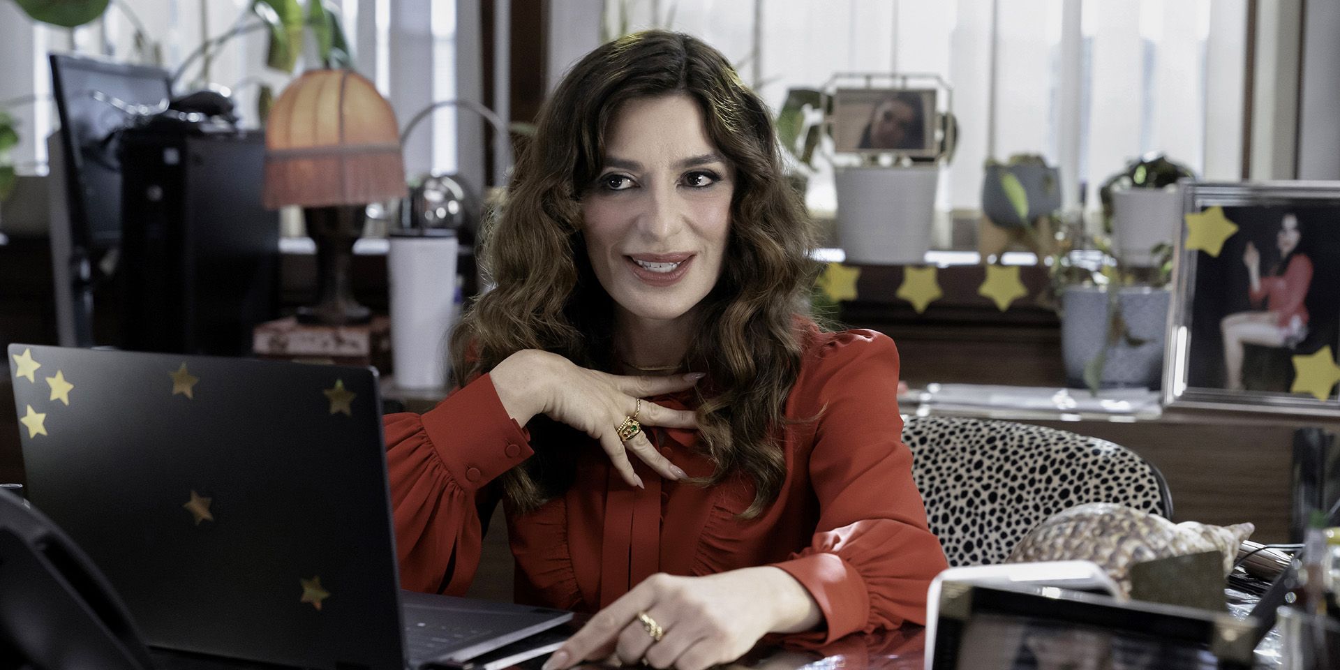 Da The White Lotus a The Paper: Sabrina Impacciatore sta vivendo il ...