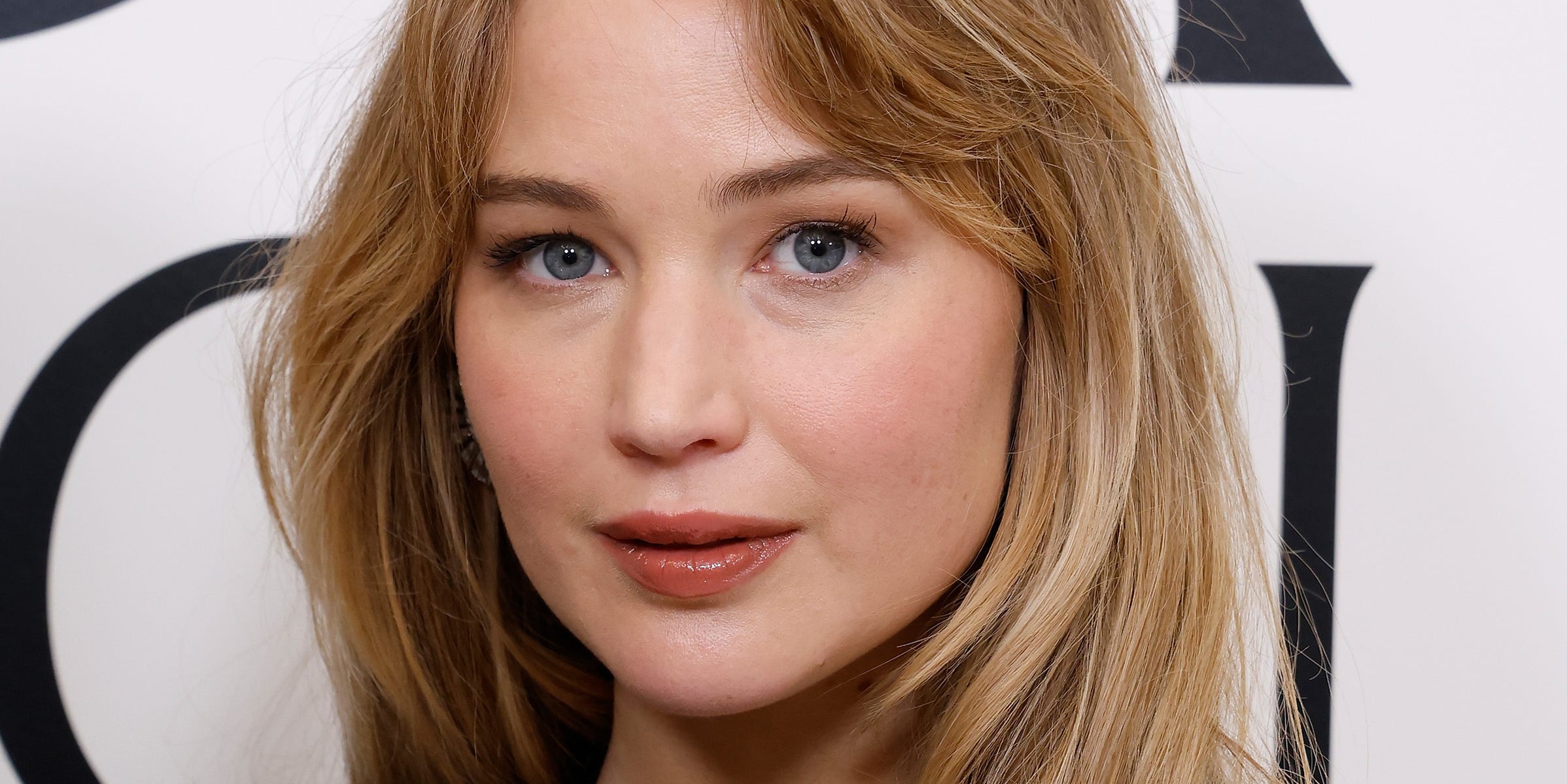 Wait—are itchy ears really a sign of perimenopause? Amy Poehler and ...