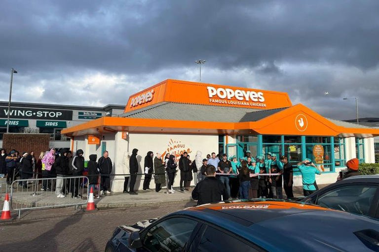 Popeyes fans queue up from 2am outside new Bolton store to get hands on ...