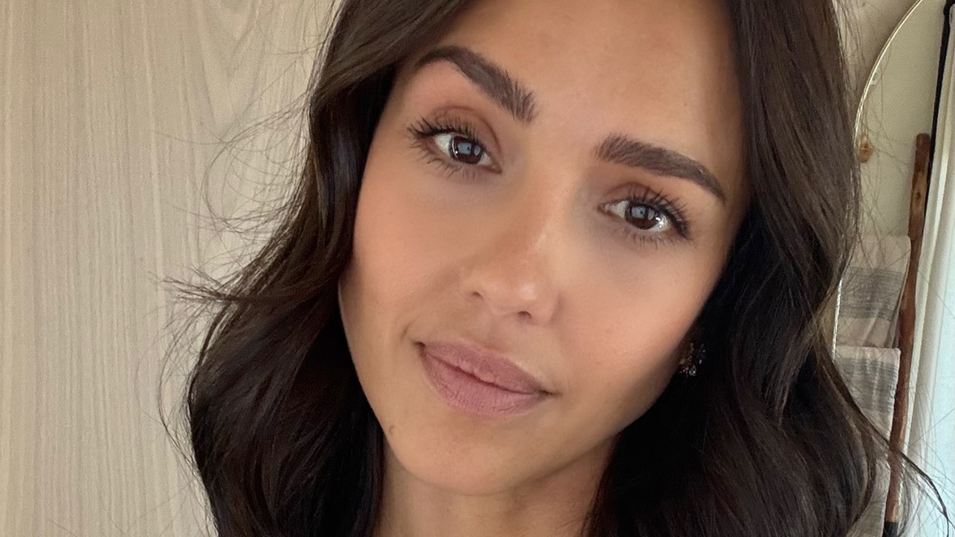 "She hasn't changed": At 44, Jessica Alba shares old photos