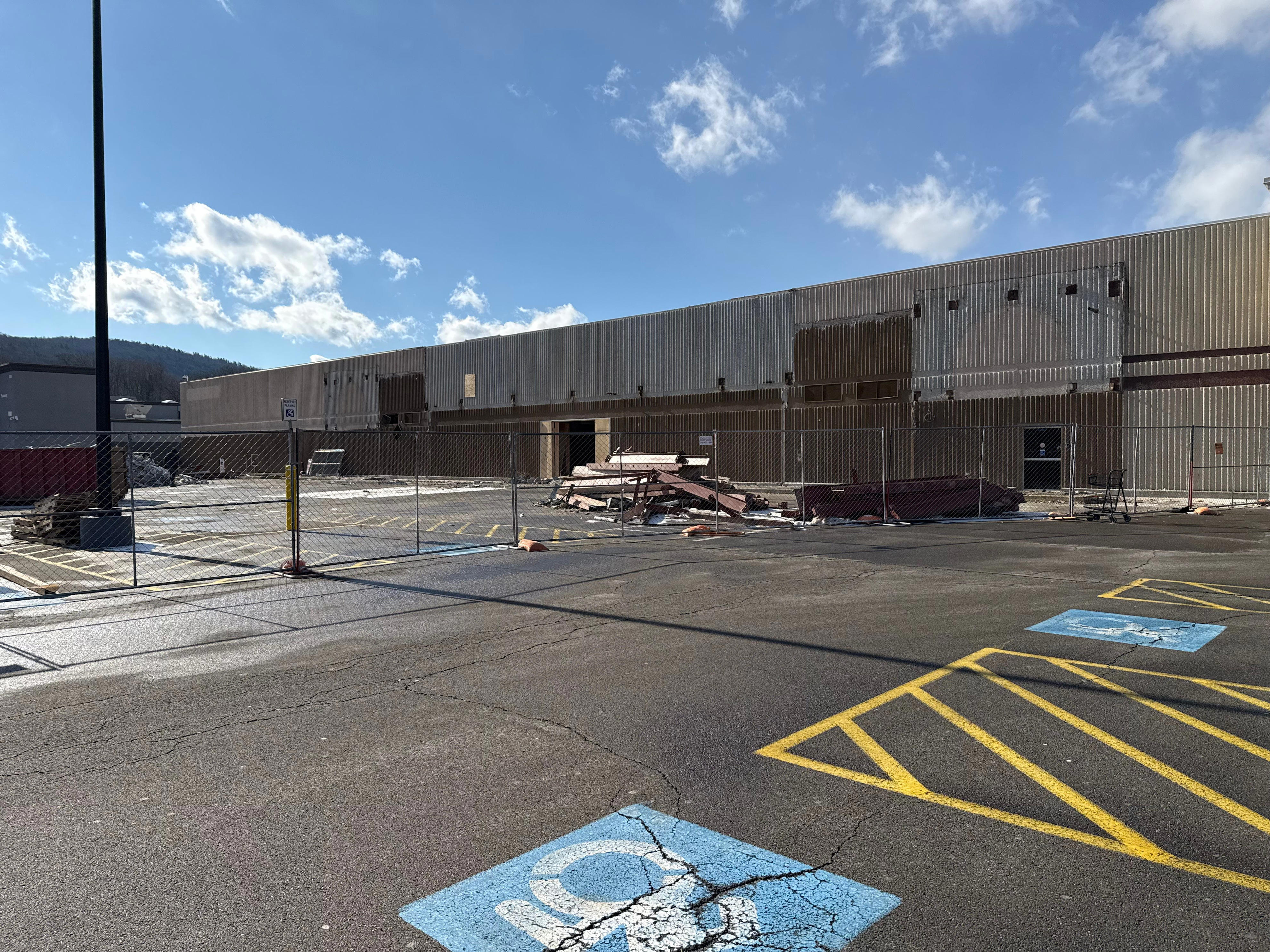 Bob's Discount Furniture expected to open at former Tops in Big Flats