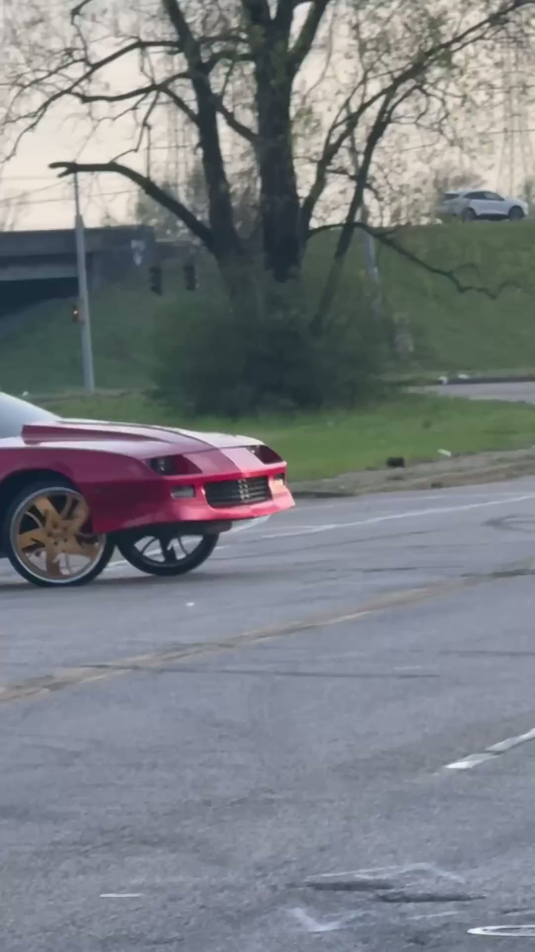 Camaro on 26’s eating donuts
