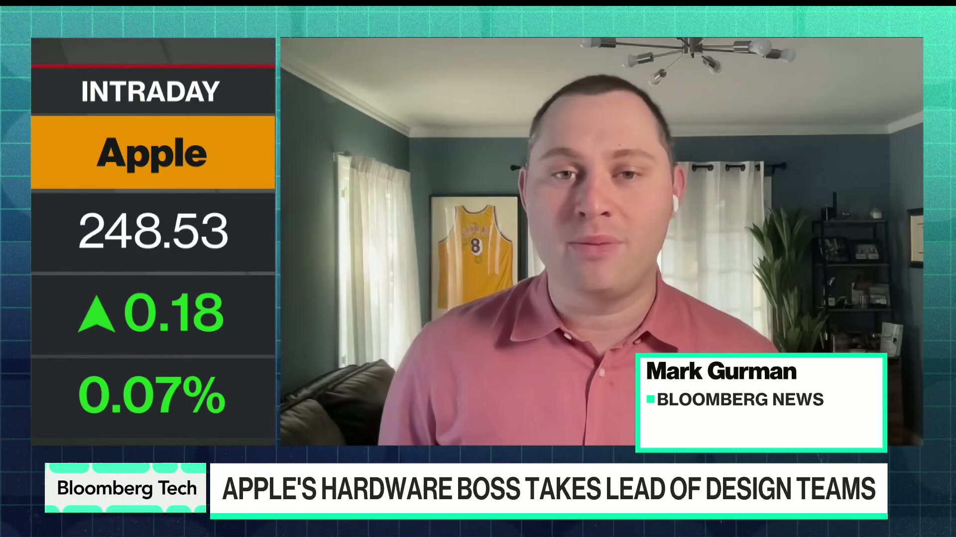 Apple signals CEO candidate by expanding hardware boss's role