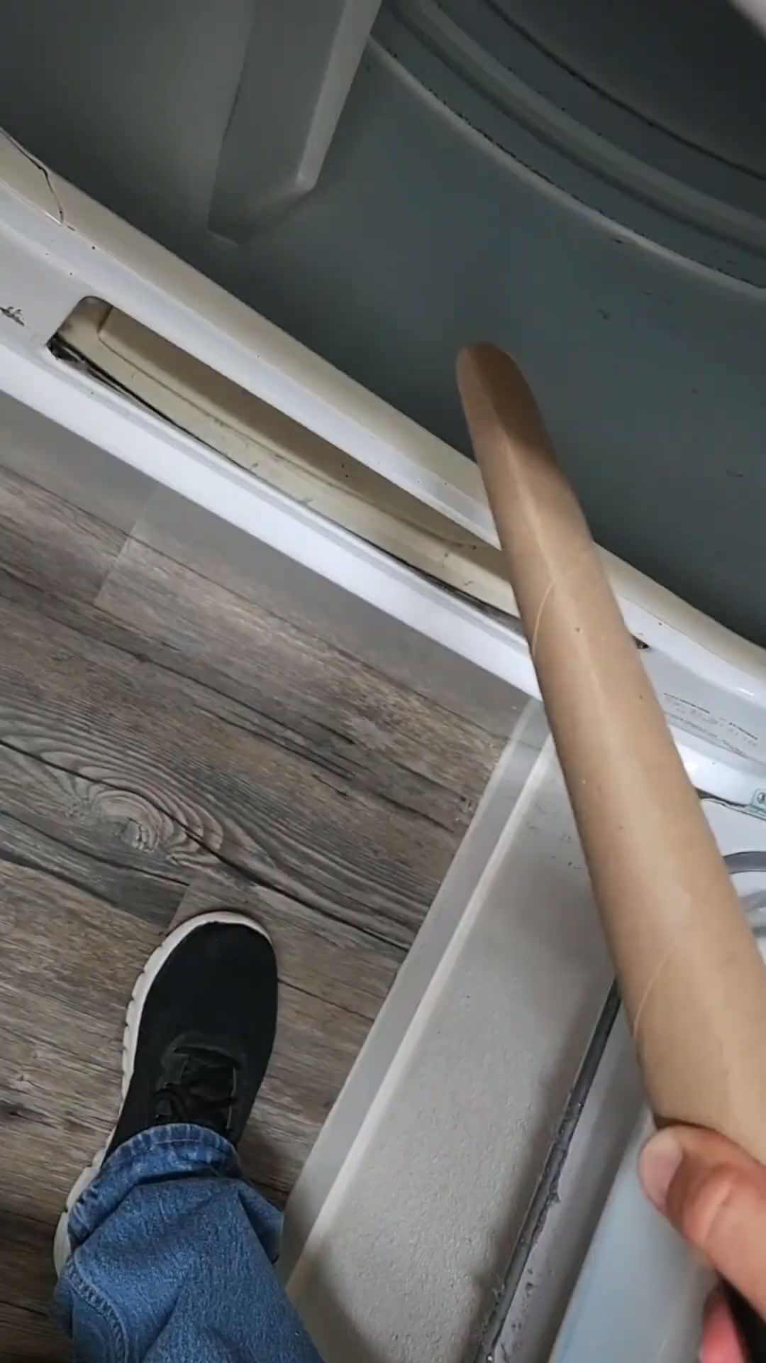 Genius paper towel roll hack 👀