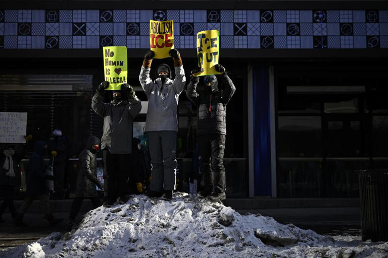 Thousands protest against ICE in Minneapolis amid sub-zero temperatures ...